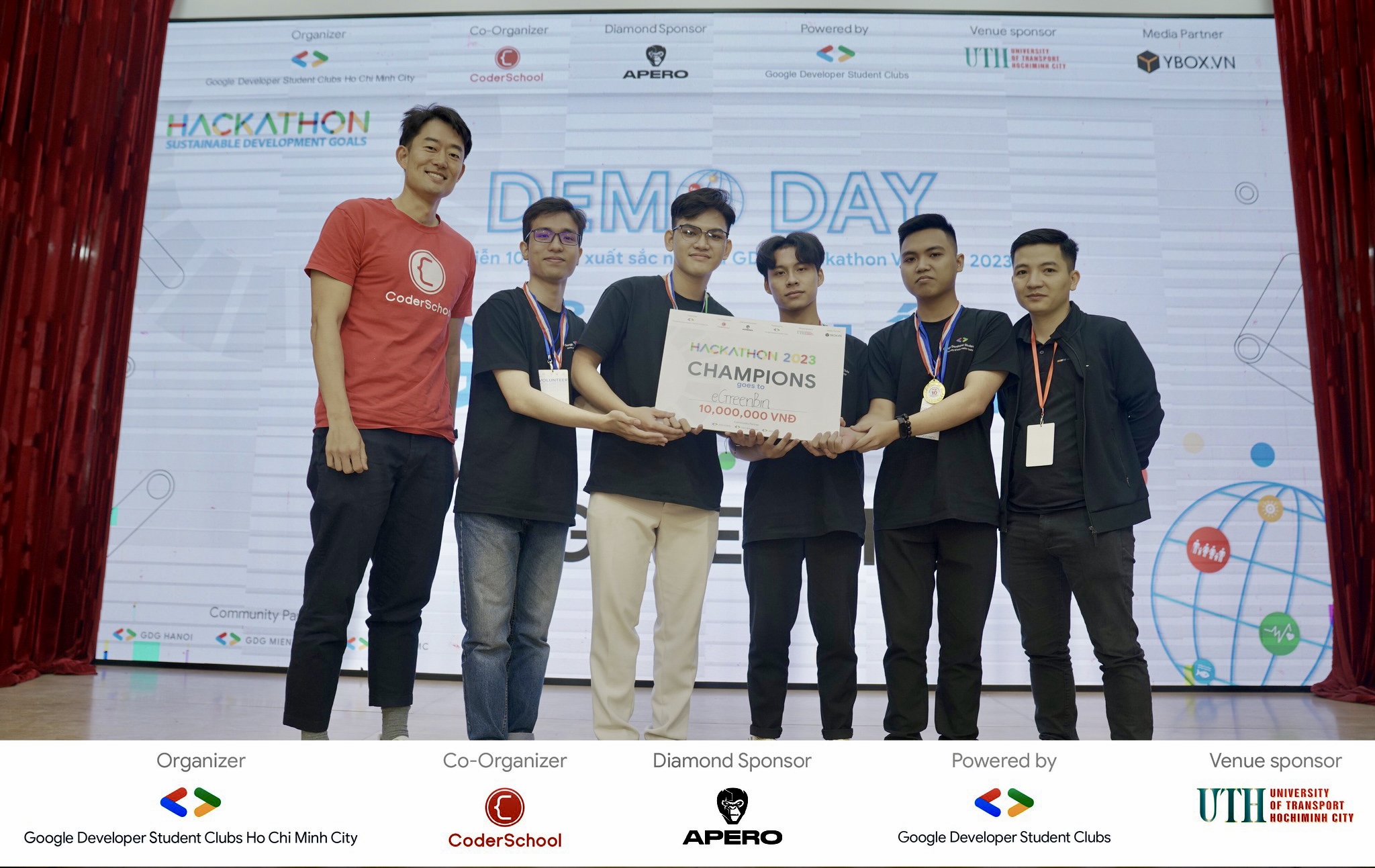 Nhóm SV UIT có dự án công nghệ xuất sắc nhất tại Google Developer Student Clubs (GDSC) Hackathon ...